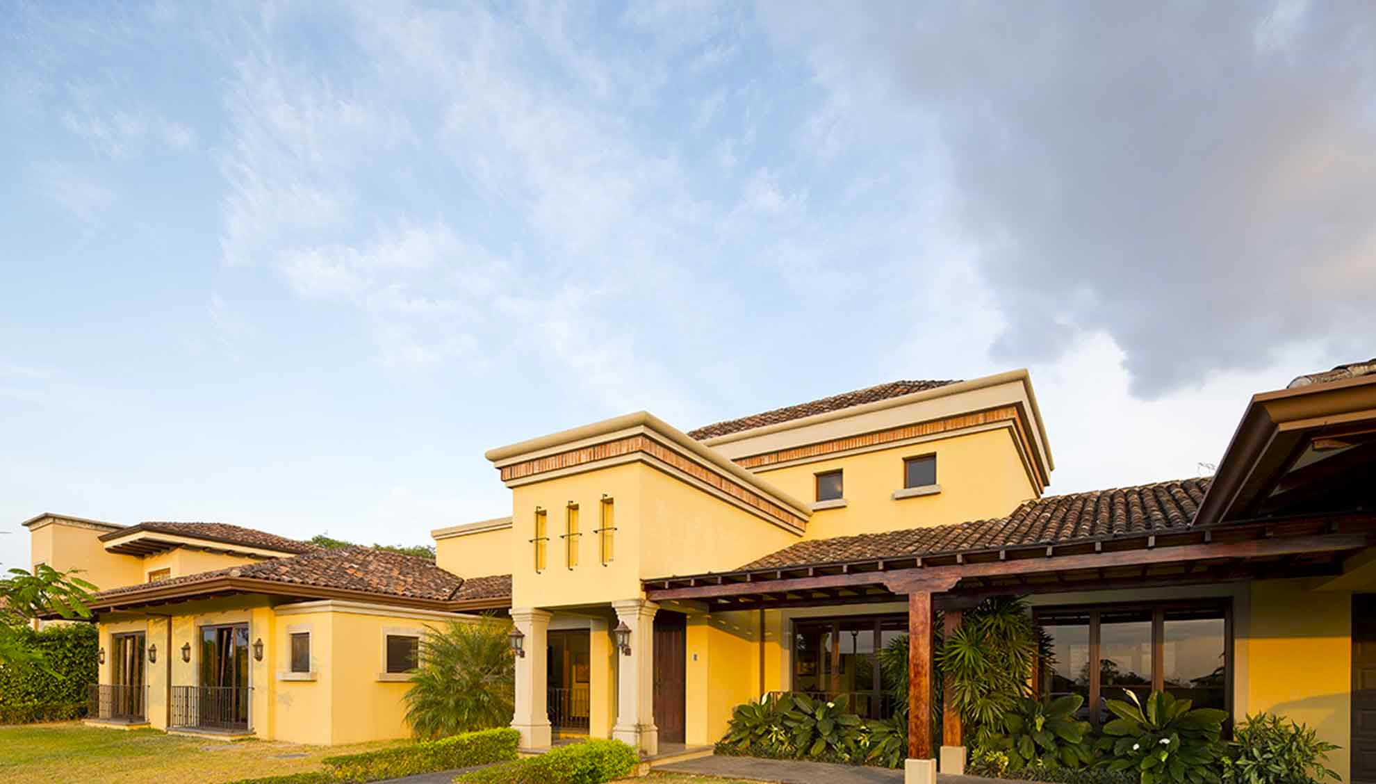 LUXURIOUS SUN VALLEY HOUSE IN SAN JOSE, COSTA RICA – Incostaricarealty